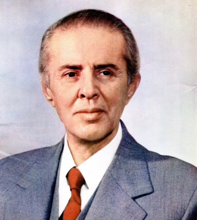 Enver Hoxha - Revolupedia